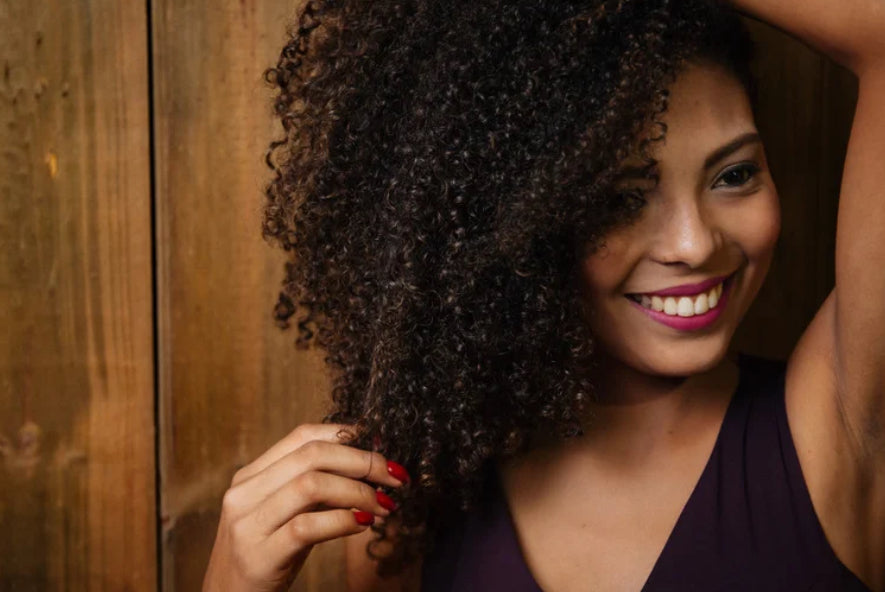 The Great Debate: Straight vs. Curly Cuts for Natural Hair" – Synergi Salon
